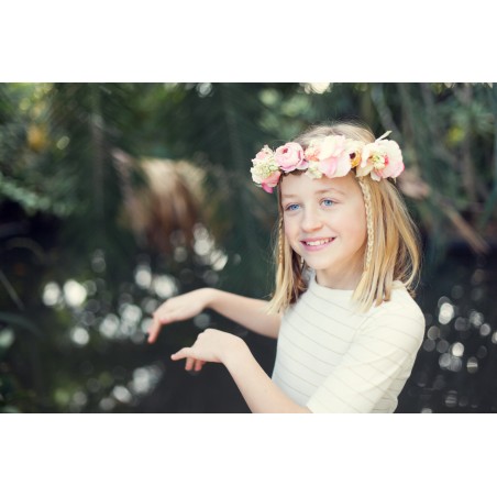 Couronne de fleurs roses idéale pour les jours heureux et festivals